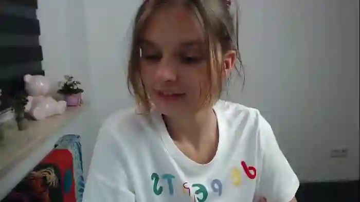 165 Recordings Of Vivien Slender From Chaturbate